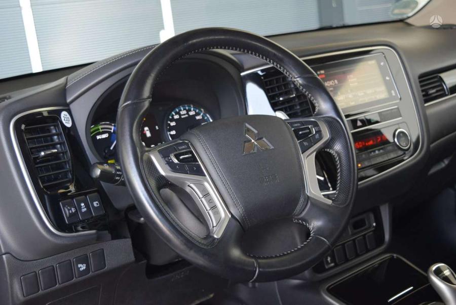 Balts Mitsubishi Outlander 2019 Viļņa, ar dzinēja tilpumu 2.36 L un nobraukumu 157 tūkst. km par 15900 €, foto 14 vietnē AUTOMOTO.COM.LV