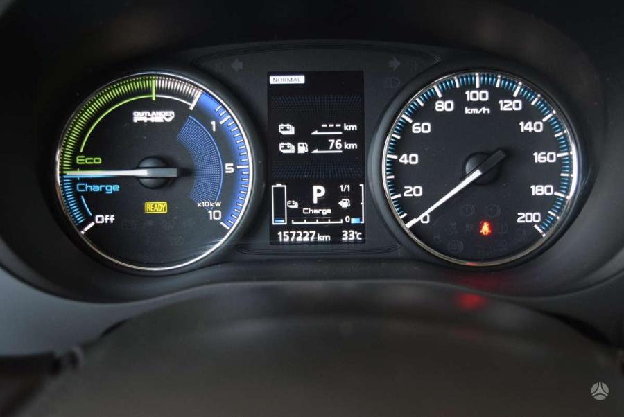 Balts Mitsubishi Outlander 2019 Viļņa, ar dzinēja tilpumu 2.36 L un nobraukumu 157 tūkst. km par 15900 €, foto 15 vietnē AUTOMOTO.COM.LV