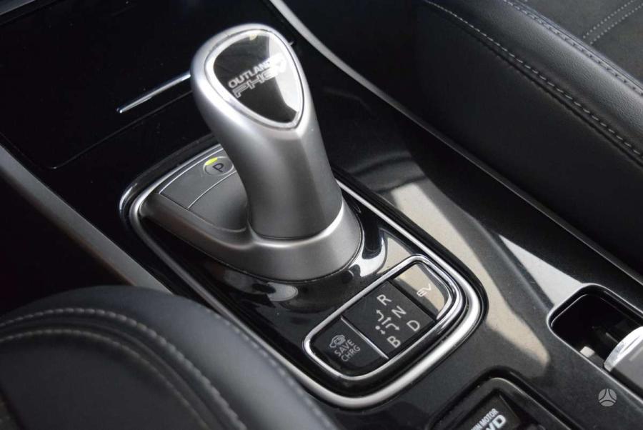 Balts Mitsubishi Outlander 2019 Viļņa, ar dzinēja tilpumu 2.36 L un nobraukumu 157 tūkst. km par 15900 €, foto 18 vietnē AUTOMOTO.COM.LV