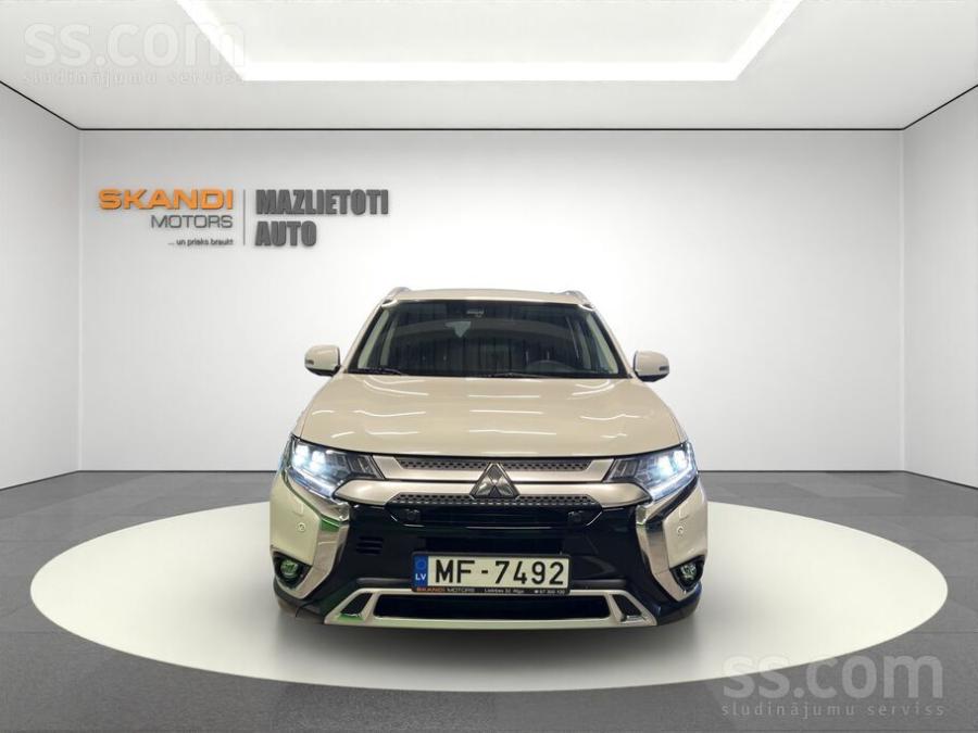 Balts Mitsubishi Outlander 2019 Rīga, ar dzinēja tilpumu 2.00 L un nobraukumu 81 tūkst. km par 19490 €, foto 3 vietnē AUTOMOTO.COM.LV