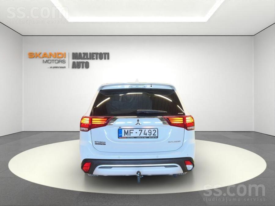 Balts Mitsubishi Outlander 2019 Rīga, ar dzinēja tilpumu 2.00 L un nobraukumu 81 tūkst. km par 19490 €, foto 6 vietnē AUTOMOTO.COM.LV