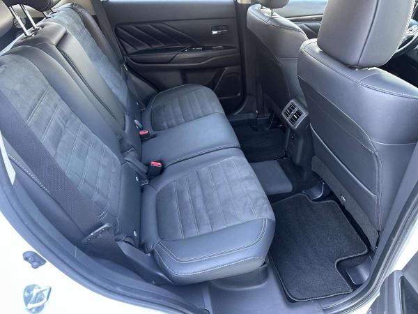 Balts Mitsubishi Outlander 2019 Viļņa, ar dzinēja tilpumu 2.40 L un nobraukumu 158 tūkst. km par 16750 €, foto 5 vietnē AUTOMOTO.COM.LV