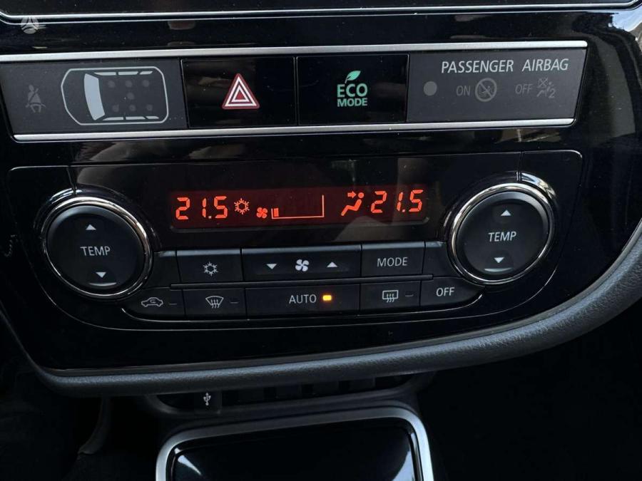 White Mitsubishi Outlander 2019 in Vilnius, with an engine capacity of 2.40 L and mileage of 158 thousand km for 16750 €, photo 18 on AUTOMOTO.COM.LV