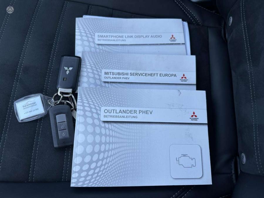 White Mitsubishi Outlander 2019 in Vilnius, with an engine capacity of 2.40 L and mileage of 158 thousand km for 16750 €, photo 27 on AUTOMOTO.COM.LV