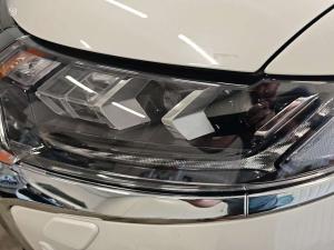 White Mitsubishi Outlander 2019 in Vilnius, with an engine capacity of 2.36 L and mileage of 87 thousand km for 18700 €, photo 8 on AUTOMOTO.COM.LV