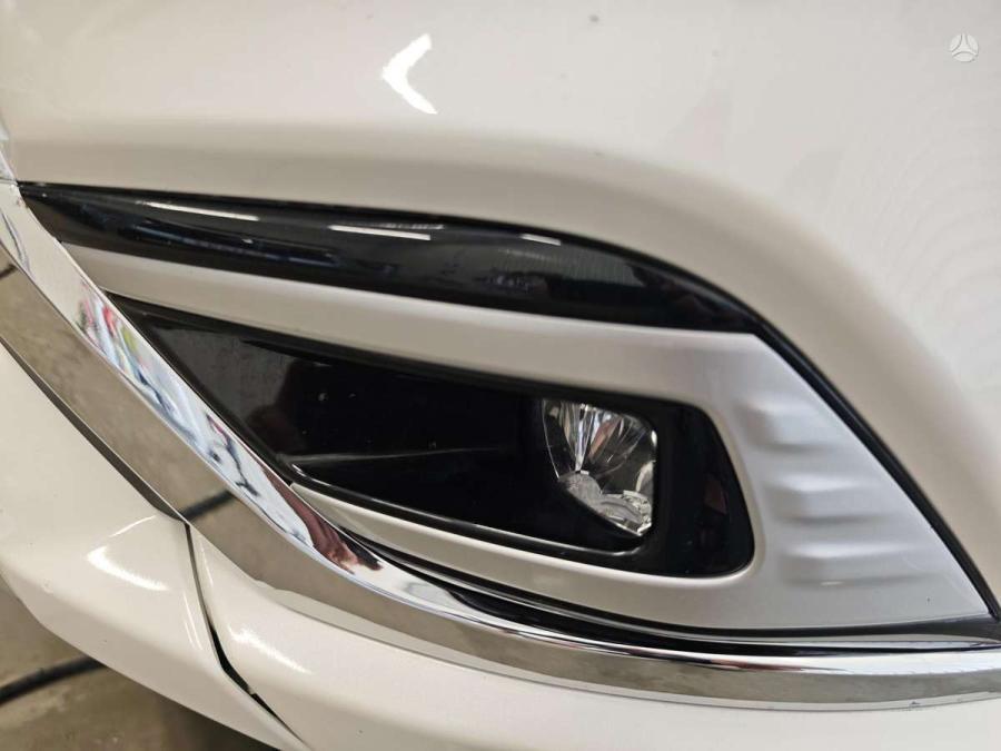 White Mitsubishi Outlander 2019 in Vilnius, with an engine capacity of 2.36 L and mileage of 87 thousand km for 18700 €, photo 9 on AUTOMOTO.COM.LV
