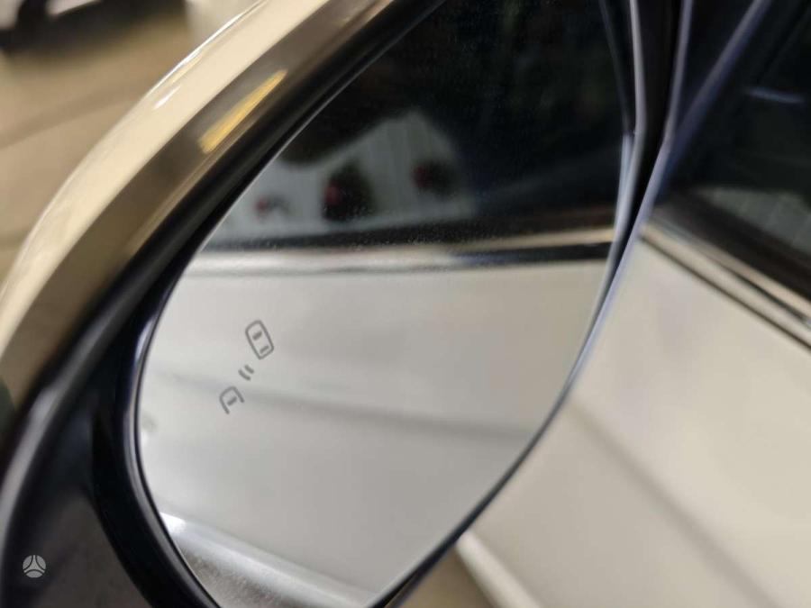 White Mitsubishi Outlander 2019 in Vilnius, with an engine capacity of 2.36 L and mileage of 87 thousand km for 18700 €, photo 11 on AUTOMOTO.COM.LV