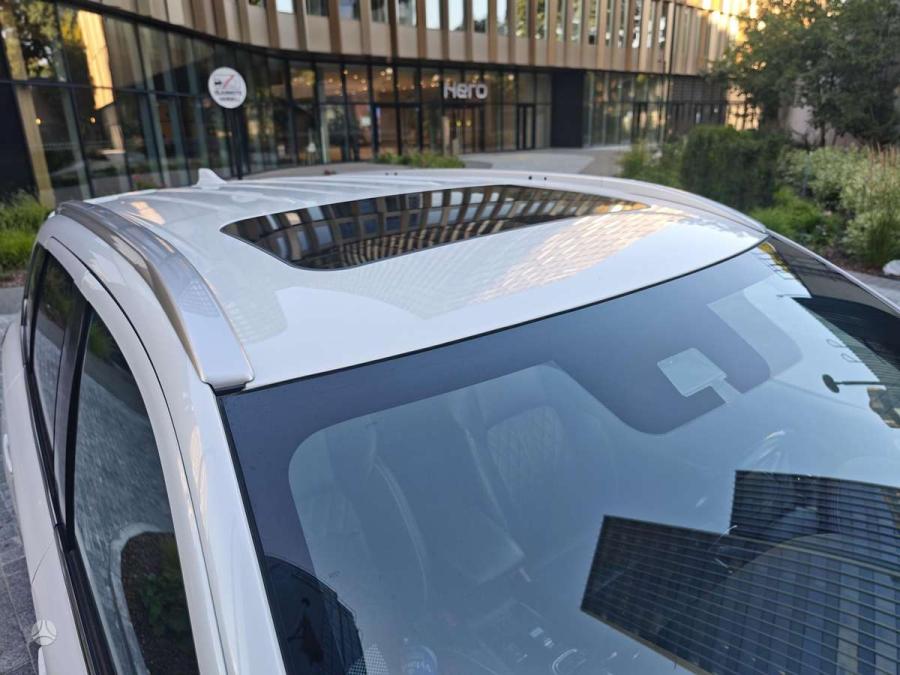White Mitsubishi Outlander 2019 in Vilnius, with an engine capacity of 2.36 L and mileage of 87 thousand km for 18700 €, photo 12 on AUTOMOTO.COM.LV