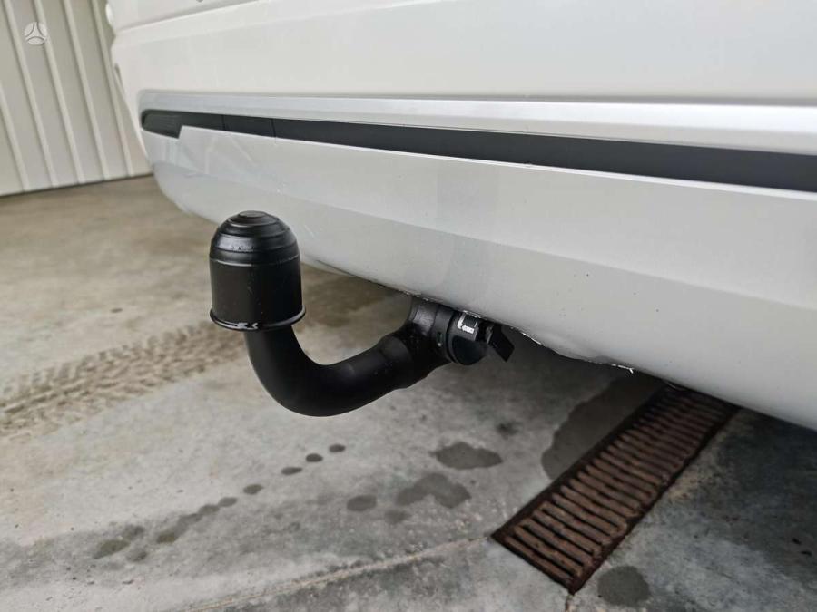 White Mitsubishi Outlander 2019 in Vilnius, with an engine capacity of 2.36 L and mileage of 87 thousand km for 18700 €, photo 14 on AUTOMOTO.COM.LV