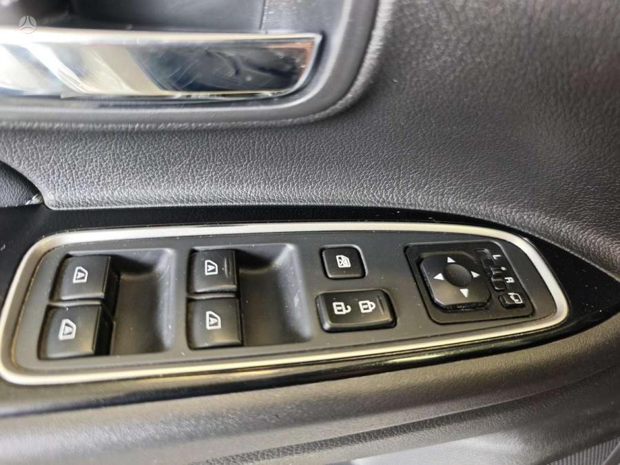 White Mitsubishi Outlander 2019 in Vilnius, with an engine capacity of 2.36 L and mileage of 87 thousand km for 18700 €, photo 19 on AUTOMOTO.COM.LV