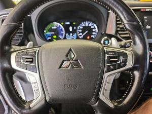 White Mitsubishi Outlander 2019 in Vilnius, with an engine capacity of 2.36 L and mileage of 87 thousand km for 18700 €, photo 23 on AUTOMOTO.COM.LV