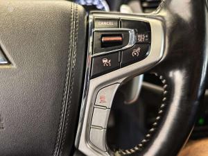 White Mitsubishi Outlander 2019 in Vilnius, with an engine capacity of 2.36 L and mileage of 87 thousand km for 18700 €, photo 24 on AUTOMOTO.COM.LV
