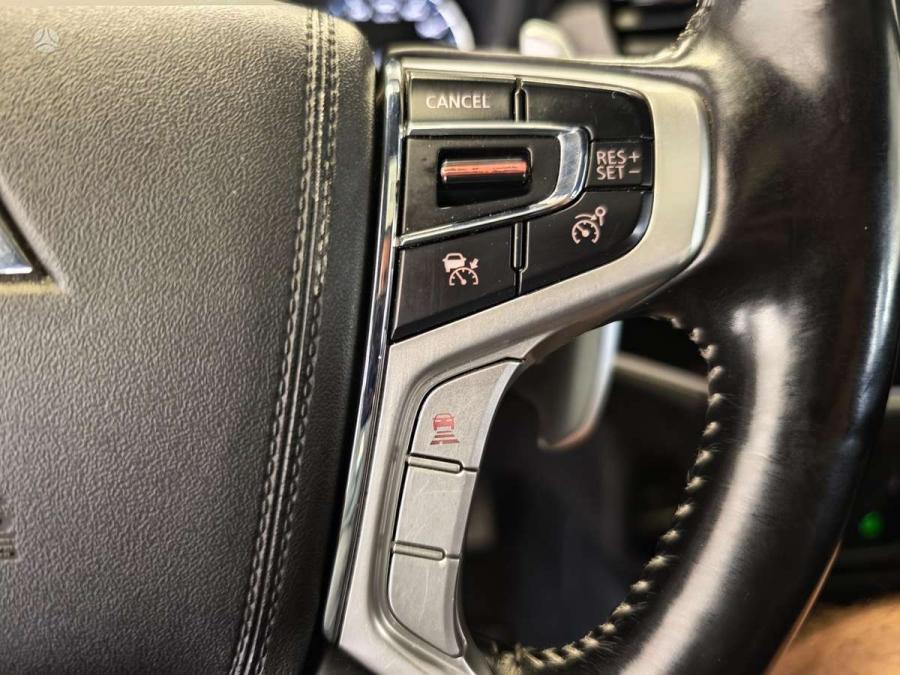 White Mitsubishi Outlander 2019 in Vilnius, with an engine capacity of 2.36 L and mileage of 87 thousand km for 18700 €, photo 24 on AUTOMOTO.COM.LV