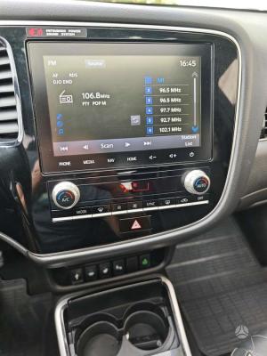 White Mitsubishi Outlander 2019 in Vilnius, with an engine capacity of 2.36 L and mileage of 87 thousand km for 18700 €, photo 26 on AUTOMOTO.COM.LV