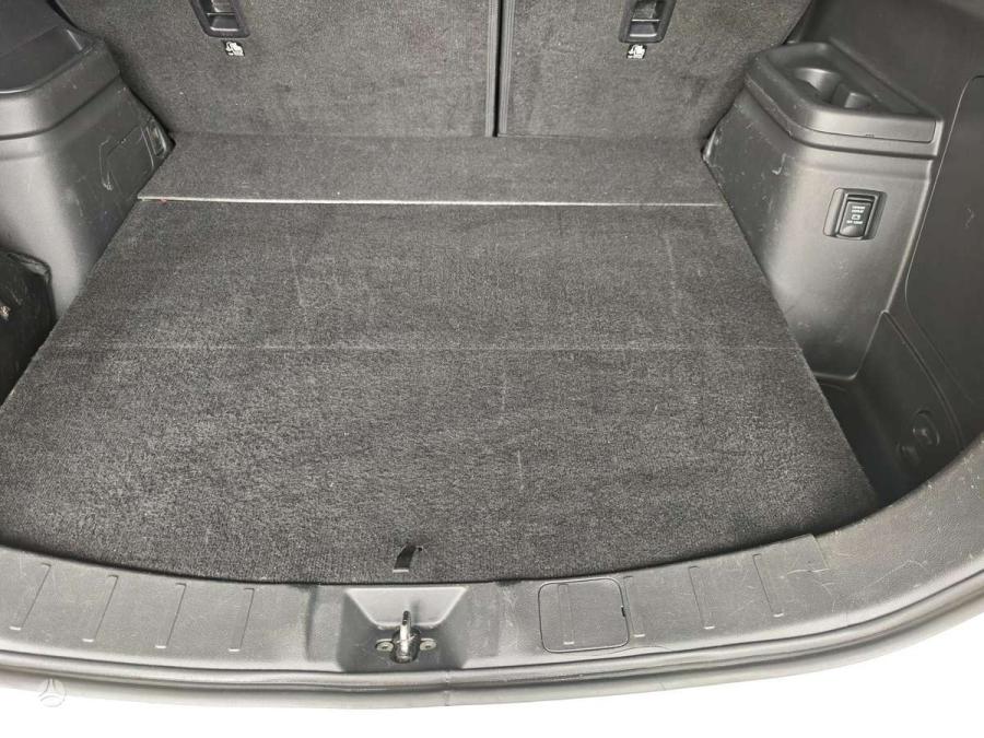 White Mitsubishi Outlander 2019 in Vilnius, with an engine capacity of 2.36 L and mileage of 87 thousand km for 18700 €, photo 44 on AUTOMOTO.COM.LV