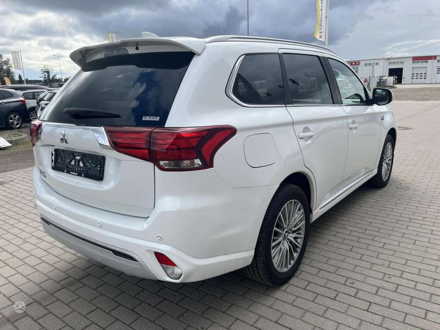 Balts Mitsubishi Outlander 2019 Marijampole, ar dzinēja tilpumu 2.36 L un nobraukumu 113 tūkst. km par 15500 €, foto 6 vietnē AUTOMOTO.COM.LV