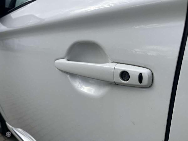 White Mitsubishi Outlander 2019 in Marijampole, with an engine capacity of 2.36 L and mileage of 113 thousand km for 15500 €, photo 8 on AUTOMOTO.COM.LV