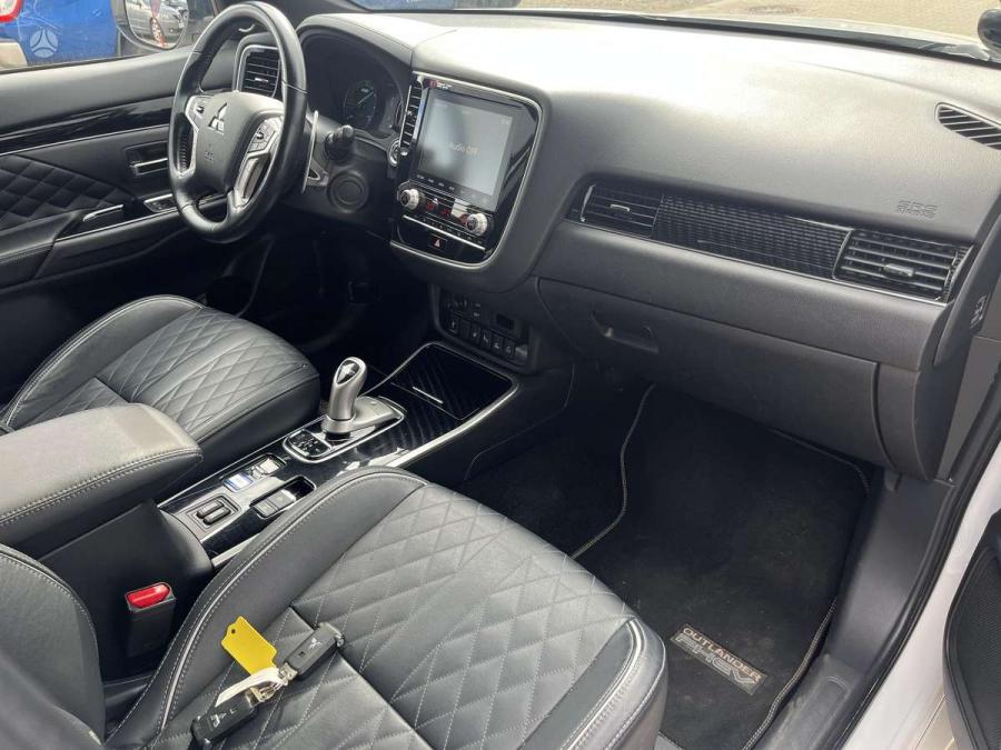 Balts Mitsubishi Outlander 2019 Marijampole, ar dzinēja tilpumu 2.36 L un nobraukumu 113 tūkst. km par 15500 €, foto 23 vietnē AUTOMOTO.COM.LV