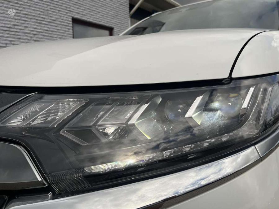 Balts Mitsubishi Outlander 2019 Marijampole, ar dzinēja tilpumu 2.36 L un nobraukumu 113 tūkst. km par 15500 €, foto 24 vietnē AUTOMOTO.COM.LV