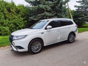 Белый Мицубиси Аутлендер 2019 в Каунас, объемом двигателя 2.36 л и пробегом 190 тыс. км за 9200 €, фото  на AUTOMOTO.COM.LV