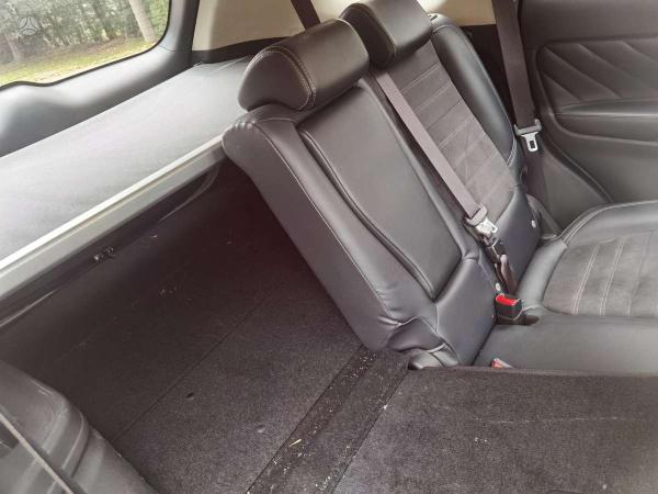 Mitsubishi Outlander 2019 in Kaunas on AUTOMOTO.COM.LV White Mitsubishi Outlander 2019 in Kaunas, with an engine capacity of 2.36 L and mileage of 190 thousand km for 9200 €, photo 10 on AUTOMOTO.COM.LV