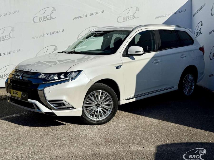 White Mitsubishi Outlander 2020 in Klaipeda, with an engine capacity of 2.36 L and mileage of 169 thousand km for 16000 €, photo 1 on AUTOMOTO.COM.LV