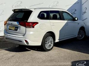 White Mitsubishi Outlander 2020 in Klaipeda, with an engine capacity of 2.36 L and mileage of 169 thousand km for 16000 €, photo 2 on AUTOMOTO.COM.LV