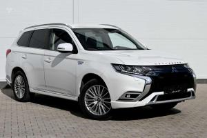 Balts Mitsubishi Outlander 2020 Kretinga, ar dzinēja tilpumu 2.36 L un nobraukumu 154 tūkst. km par 16950 €, foto  vietnē AUTOMOTO.COM.LV