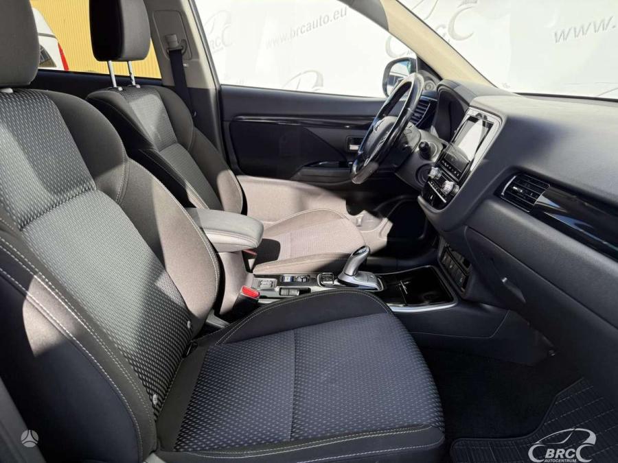 Balts Mitsubishi Outlander 2020 Klaipėda, ar dzinēja tilpumu 2.36 L un nobraukumu 169 tūkst. km par 15500 €, foto 8 vietnē AUTOMOTO.COM.LV