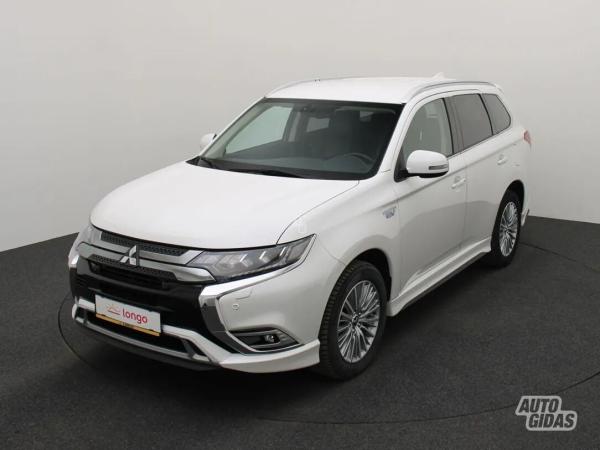 White Mitsubishi Outlander 2020 in Vilnius, with an engine capacity of 2.40 L and mileage of 151 thousand km for 19399 €, photo 1 on AUTOMOTO.COM.LV