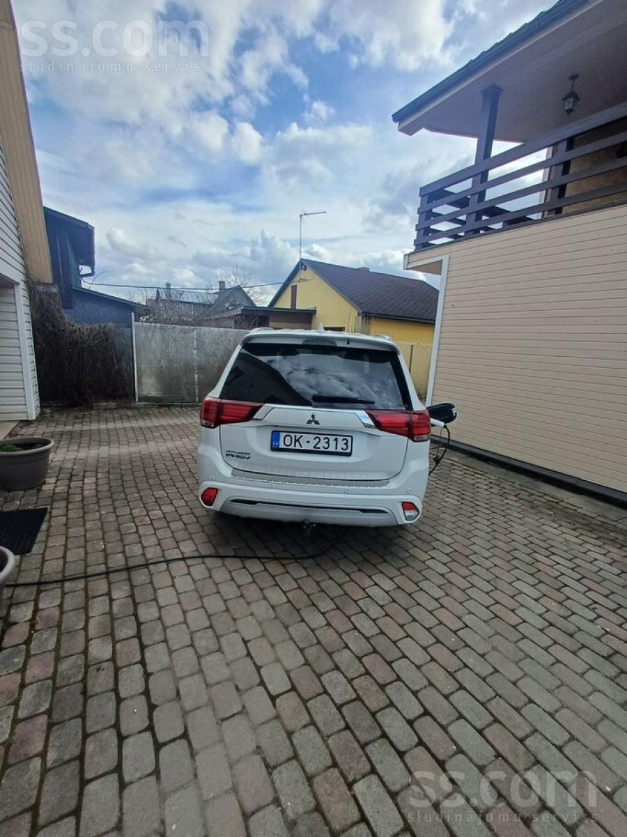 Balts Mitsubishi Outlander 2020 Jēkabpils, ar dzinēja tilpumu 2.40 L un nobraukumu 111 tūkst. km par 20000 €, foto 5 vietnē AUTOMOTO.COM.LV