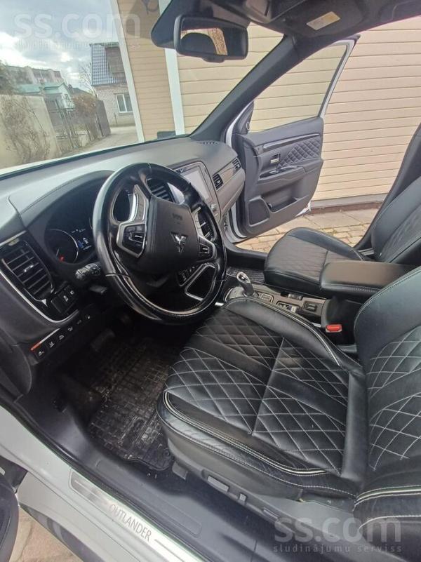 Белый Мицубиси Аутлендер 2020 в Екабпилс, объемом двигателя 2.40 л и пробегом 111 тыс. км за 19000 €, фото 9 на AUTOMOTO.COM.LV
