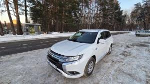 Balts Mitsubishi Outlander 2021 Viļņa, ar dzinēja tilpumu 2.36 L un nobraukumu 193 tūkst. km par 14100 €, foto 2 vietnē AUTOMOTO.COM.LV