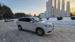 Balts Mitsubishi Outlander 2021 Viļņa, ar dzinēja tilpumu 2.36 L un nobraukumu 193 tūkst. km par 14100 €, foto 3 vietnē AUTOMOTO.COM.LV