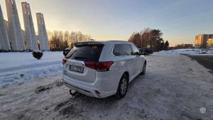 Balts Mitsubishi Outlander 2021 Viļņa, ar dzinēja tilpumu 2.36 L un nobraukumu 193 tūkst. km par 14100 €, foto 4 vietnē AUTOMOTO.COM.LV