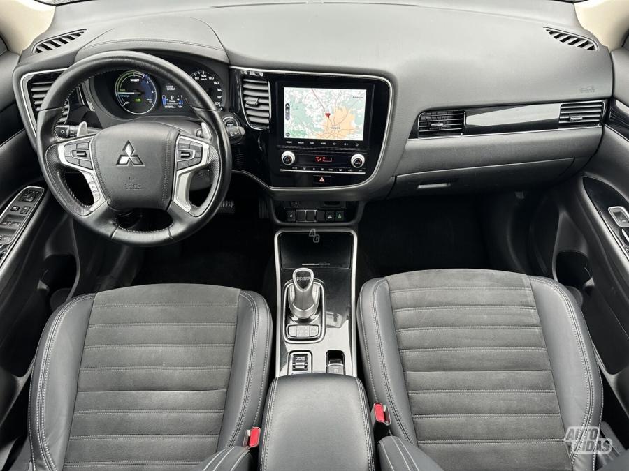 Balts Mitsubishi Outlander 2021 Avižieniai, ar dzinēja tilpumu 2.40 L un nobraukumu 120 tūkst. km par 20750 €, foto 4 vietnē AUTOMOTO.COM.LV