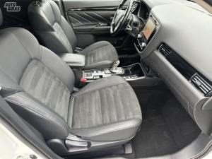 Balts Mitsubishi Outlander 2021 Avižieniai, ar dzinēja tilpumu 2.40 L un nobraukumu 120 tūkst. km par 20750 €, foto 5 vietnē AUTOMOTO.COM.LV