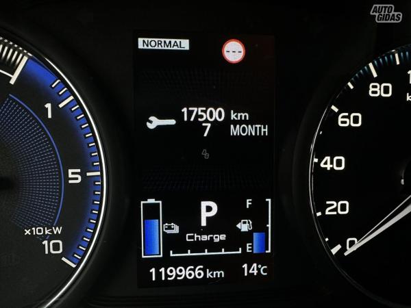 White Mitsubishi Outlander 2021 in Avizieniai, with an engine capacity of 2.40 L and mileage of 120 thousand km for 20750 €, photo 8 on AUTOMOTO.COM.LV
