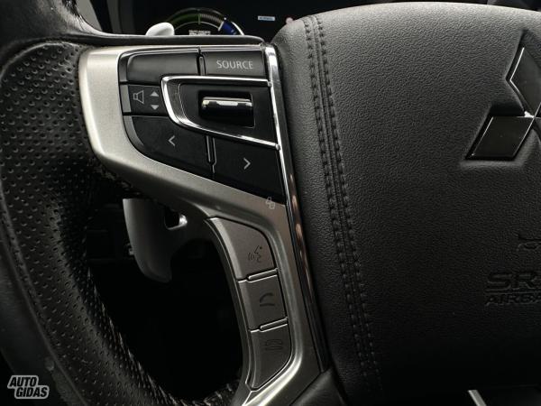 White Mitsubishi Outlander 2021 in Avizieniai, with an engine capacity of 2.40 L and mileage of 120 thousand km for 20750 €, photo 9 on AUTOMOTO.COM.LV