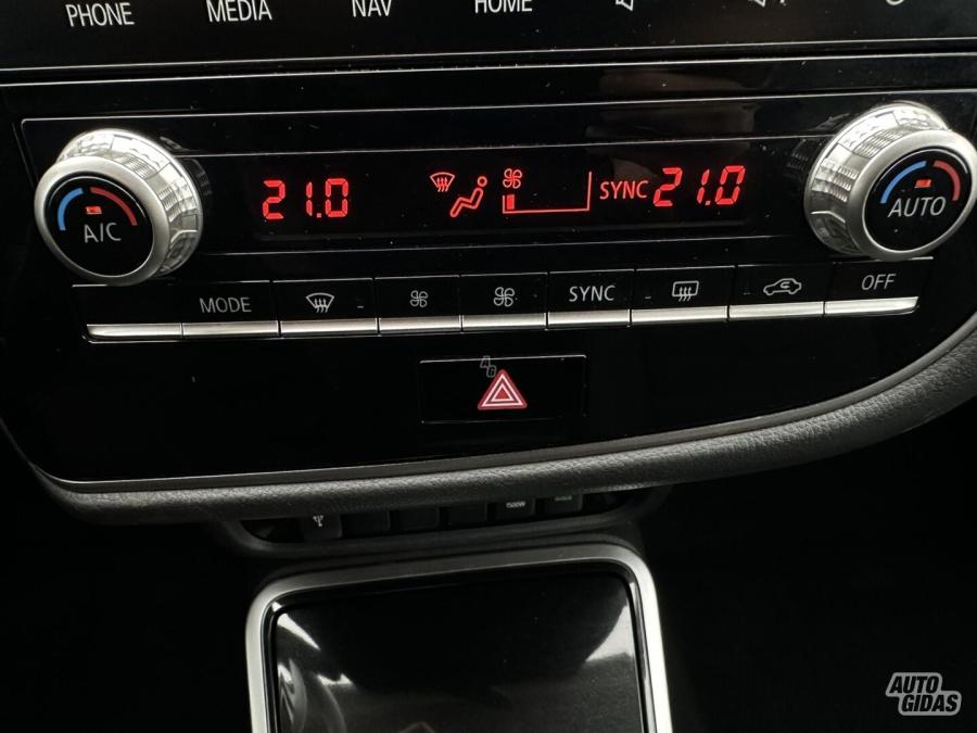 Balts Mitsubishi Outlander 2021 Avižieniai, ar dzinēja tilpumu 2.40 L un nobraukumu 120 tūkst. km par 20750 €, foto 19 vietnē AUTOMOTO.COM.LV