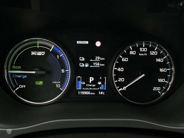 Balts Mitsubishi Outlander 2021 Viļņa, ar dzinēja tilpumu 2.40 L un nobraukumu 120 tūkst. km par 20750 €, foto 7 vietnē AUTOMOTO.COM.LV