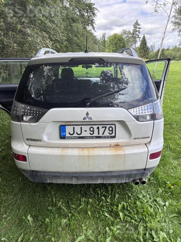 Balts Mitsubishi Outlander 2007 Ogre, ar dzinēja tilpumu 2.00 L un nobraukumu 268 tūkst. km par 3000 €, foto 8 vietnē AUTOMOTO.COM.LV