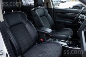 Balts Mitsubishi Outlander 2019 Ventspils, ar dzinēja tilpumu 2.00 L un nobraukumu 146 tūkst. km par 17400 €, foto 35 vietnē AUTOMOTO.COM.LV