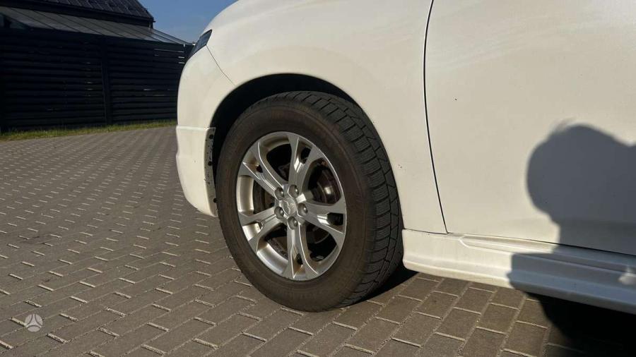 White Mitsubishi Outlander 2013 in Vilnius, with an engine capacity of 2.27 L and mileage of 314 thousand km for 6200 €, photo 19 on AUTOMOTO.COM.LV