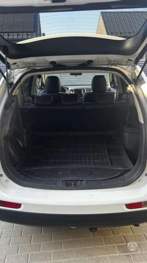 White Mitsubishi Outlander 2013 in Vilnius, with an engine capacity of 2.27 L and mileage of 314 thousand km for 6200 €, photo 21 on AUTOMOTO.COM.LV