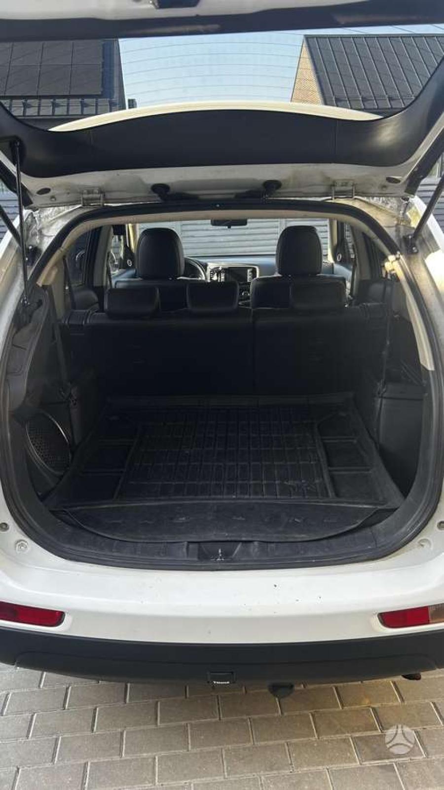 White Mitsubishi Outlander 2013 in Vilnius, with an engine capacity of 2.27 L and mileage of 314 thousand km for 6200 €, photo 21 on AUTOMOTO.COM.LV
