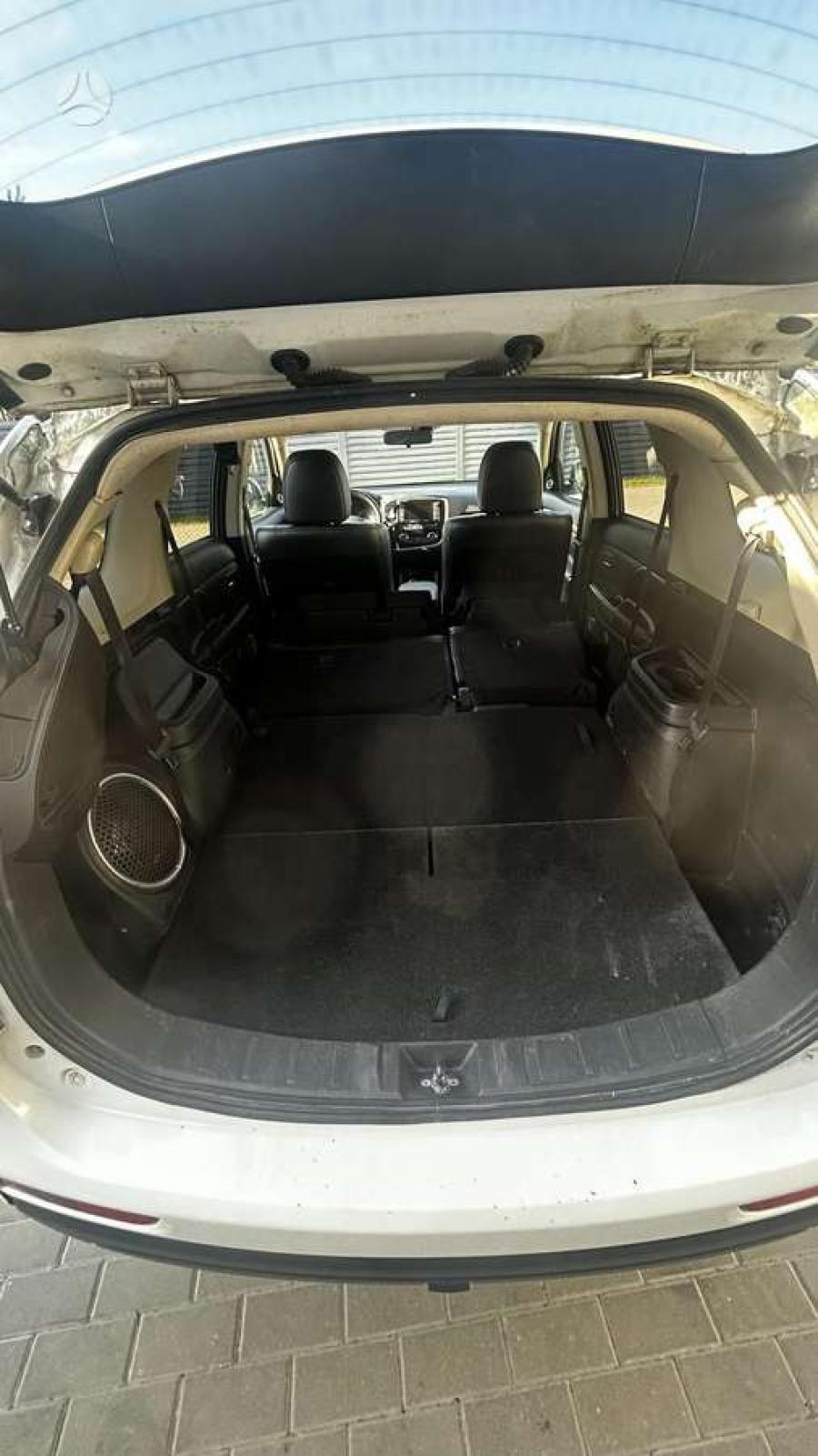 White Mitsubishi Outlander 2013 in Vilnius, with an engine capacity of 2.27 L and mileage of 314 thousand km for 6200 €, photo 22 on AUTOMOTO.COM.LV