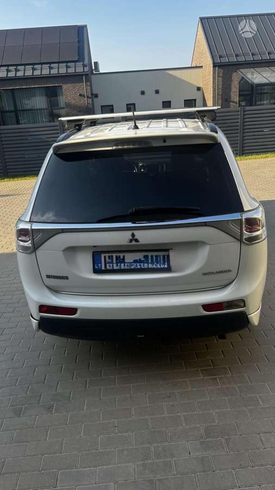 White Mitsubishi Outlander 2013 in Vilnius, with an engine capacity of 2.27 L and mileage of 314 thousand km for 6200 €, photo 25 on AUTOMOTO.COM.LV