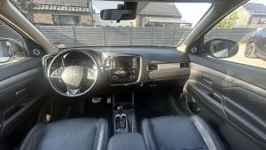 White Mitsubishi Outlander 2013 in Vilnius, with an engine capacity of 2.27 L and mileage of 314 thousand km for 6200 €, photo 27 on AUTOMOTO.COM.LV
