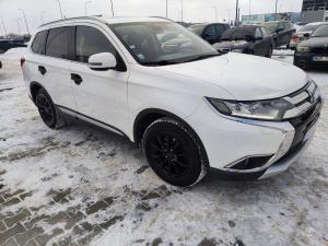 White Mitsubishi Outlander 2016 in Jurbarkas, with an engine capacity of 2.27 L and mileage of 247 thousand km for 8100 €, photo 2 on AUTOMOTO.COM.LV